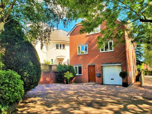 5 bedroom detached house to rent