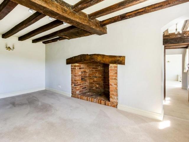 5 bedroom detached house to rent