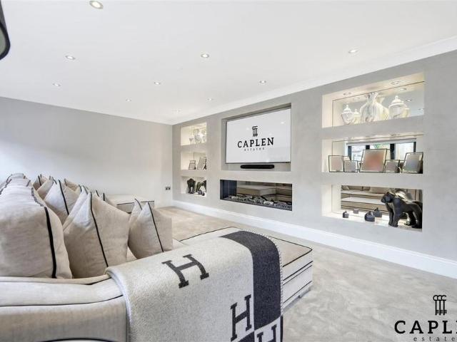 5 bedroom detached house to rent