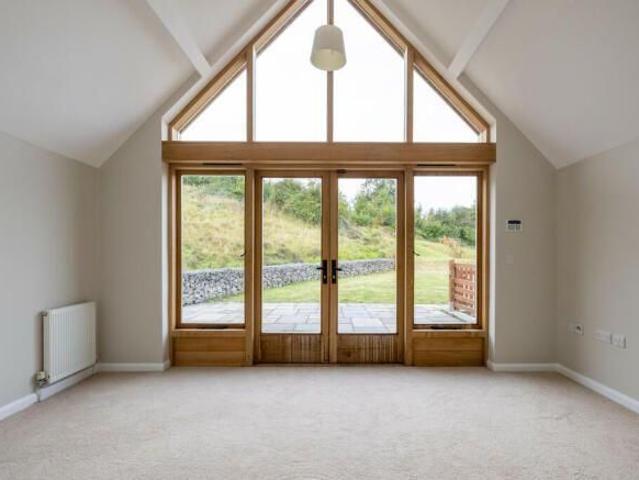 5 bedroom detached house to rent