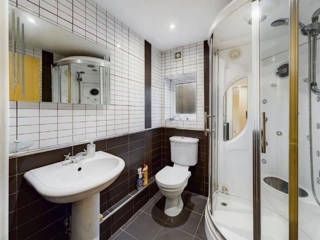 5 bedroom detached house to rent