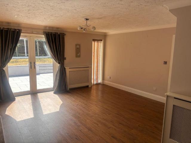 5 bedroom detached house to rent