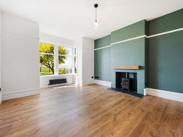 5 bedroom detached house to rent