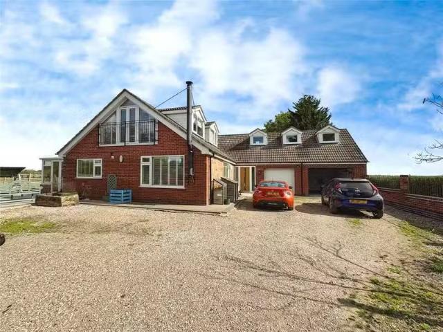 5 bedroom Detached House to rent, Aldercar Lane, Langley Mill.