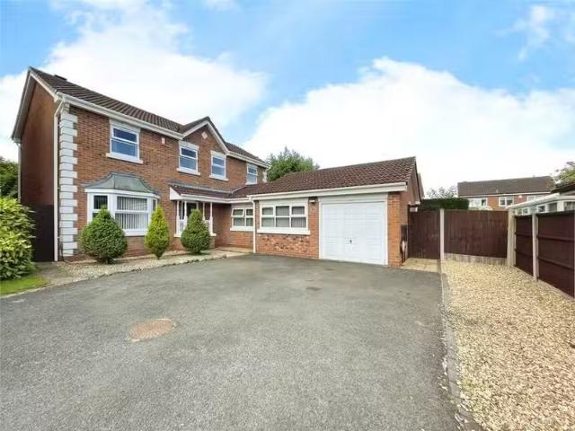 5 bedroom Detached House to rent, Halcyon Court, Muxton, TF2.