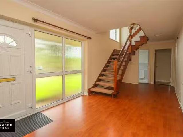 5 Bedroom Detached House To Rent In College Close, Rowland's C.