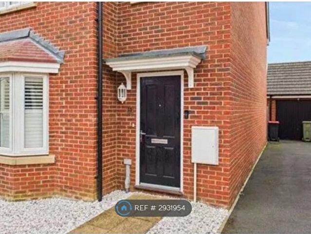 5 Bedroom Detached House To Rent In Curacao Crescent, Bletchley, MK3