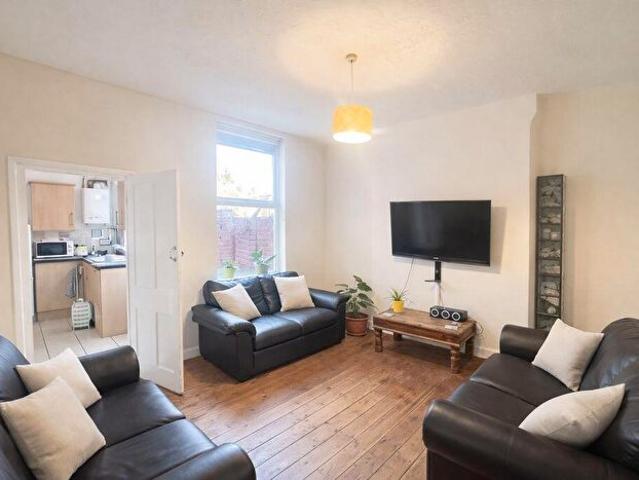 5 Bedroom Detached House To Rent In Midland Avenue, Nottingham, NG7
