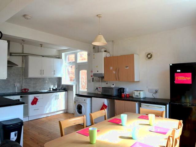 5 Bedroom Detached House To Rent In Rolleston Drive, Lenton, Nottingham, NG7