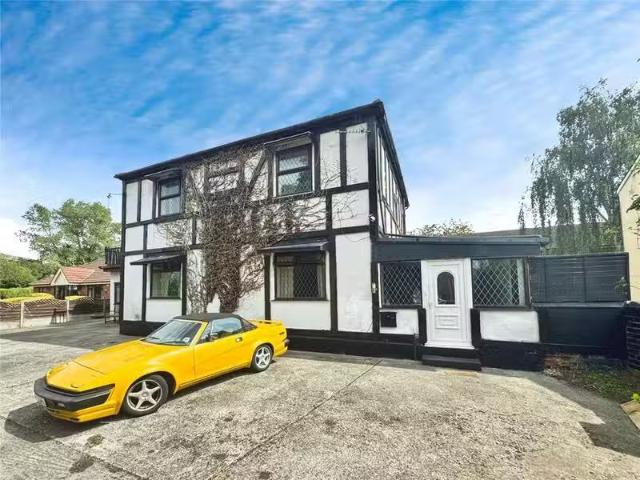 5 bedroom Detached House to rent, Mount Street, Swinton, M27.