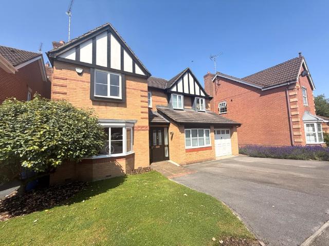 5 bedroom detached to let