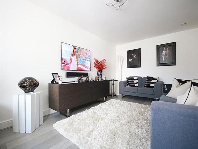 5 Bedroom Detached To Let