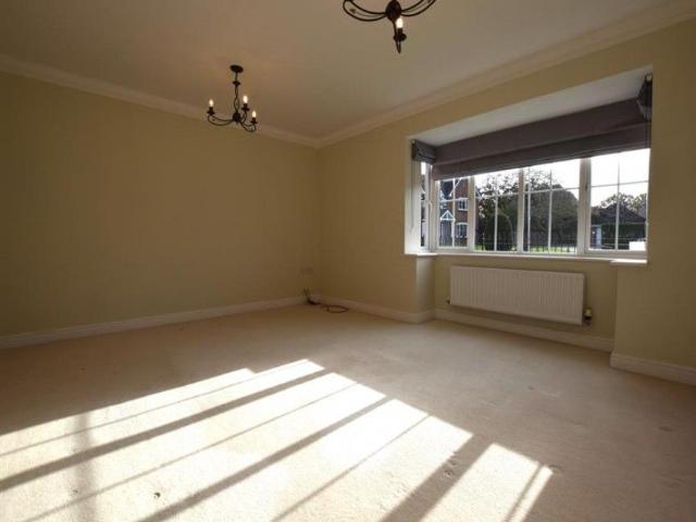 5 Bedroom Detached To Let