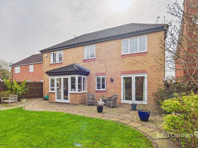 5 bedroom detached to let