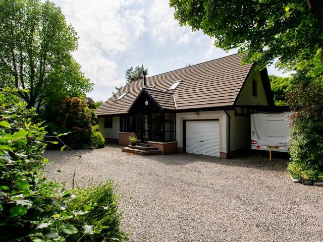 5 bedroom detached villa house for sale