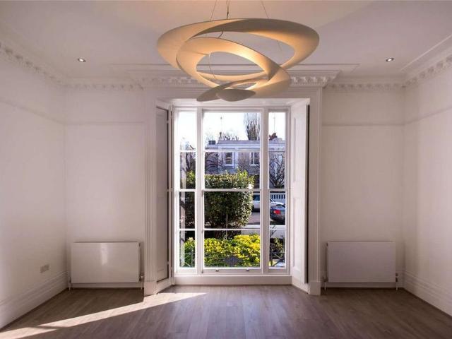 5 bedroom detached villa to rent
