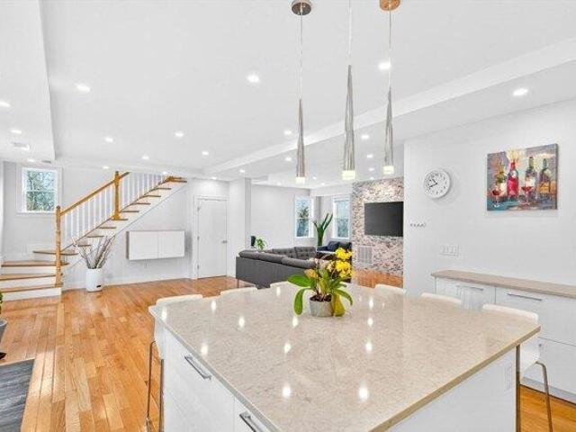 5 bedroom, Dedham MA 02026 103930137