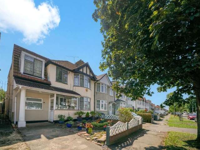 5 Bedroom End Of Terrace House
