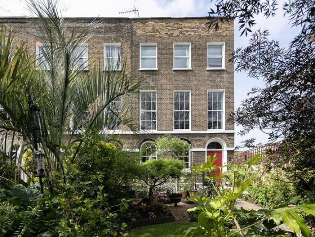 5 Bedroom End Of Terrace House