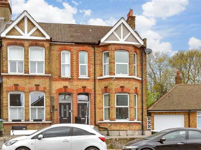 5 Bedroom End Of Terrace House