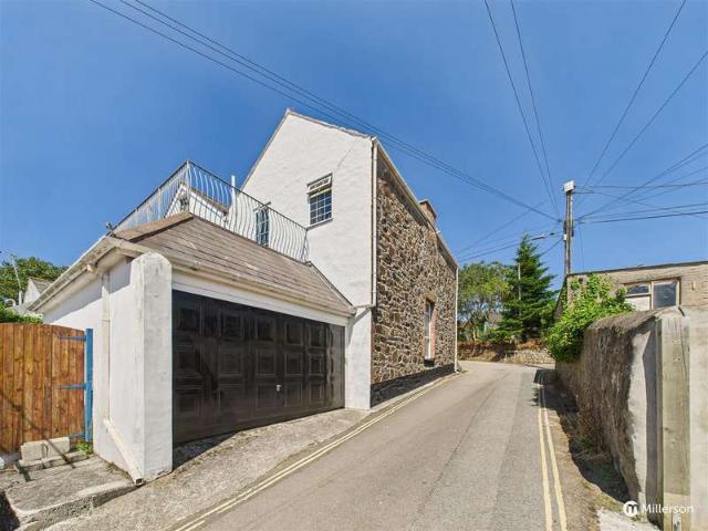 5 Bedroom End Of Terrace House