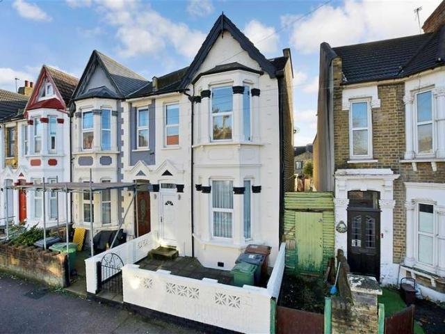 5 Bedroom End Of Terrace House