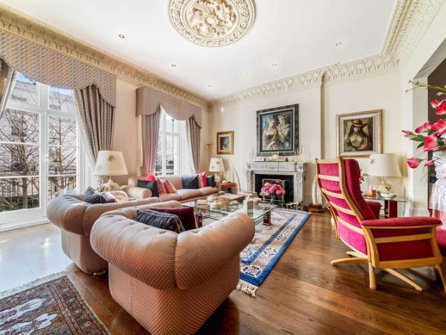 5 Bedroom End Of Terrace House