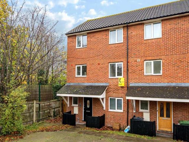 5 Bedroom End Of Terrace House