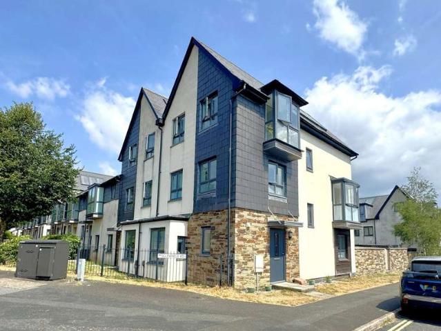 5 Bedroom End Of Terrace House