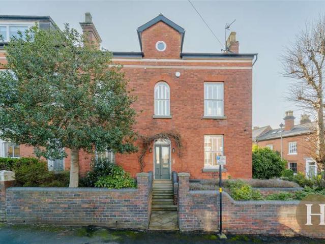 5 Bedroom End Of Terrace House