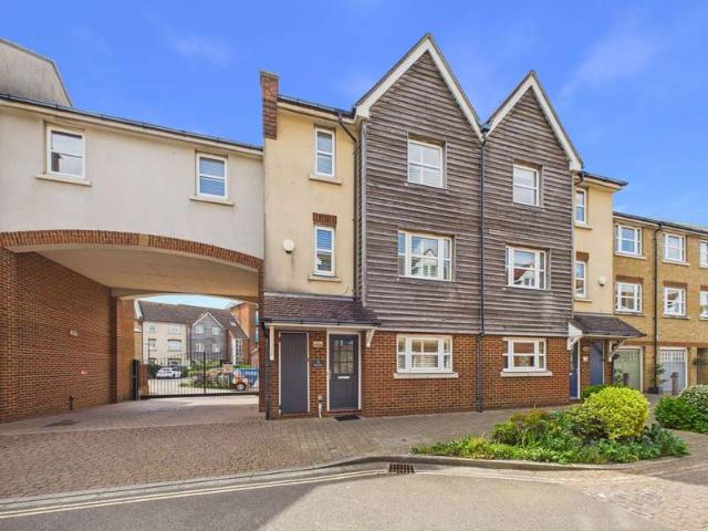 5 Bedroom End Of Terrace House