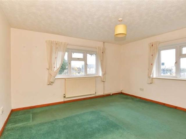 5 Bedroom End Of Terrace House