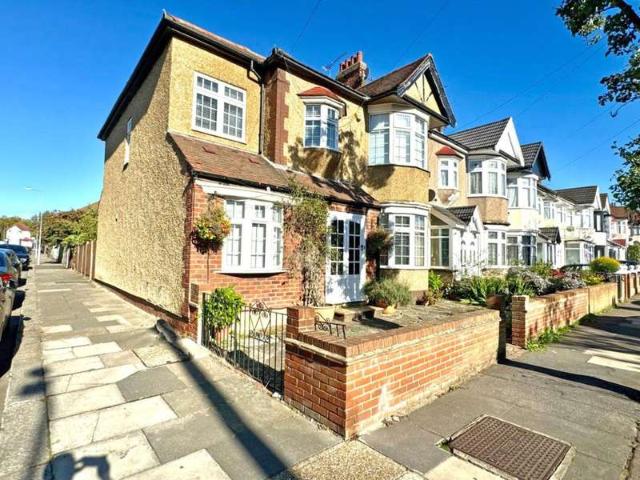 5 Bedroom End Of Terrace House