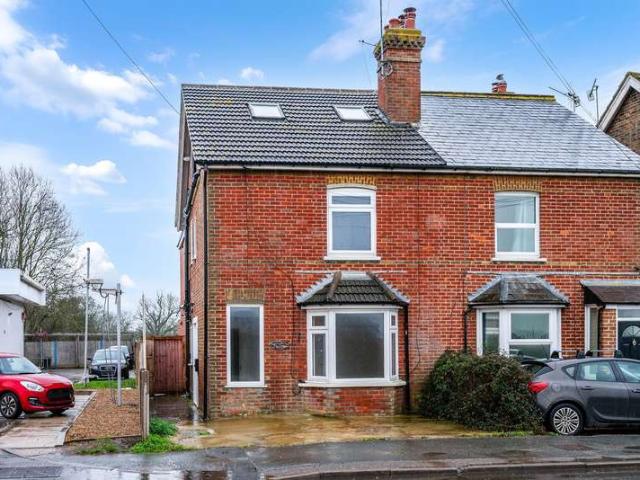 5 Bedroom End Of Terrace House