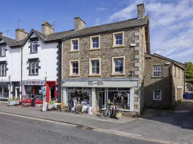 5 Bedroom End Of Terrace House