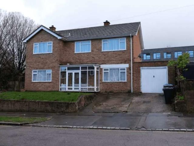 5 Bedroom End Of Terrace House