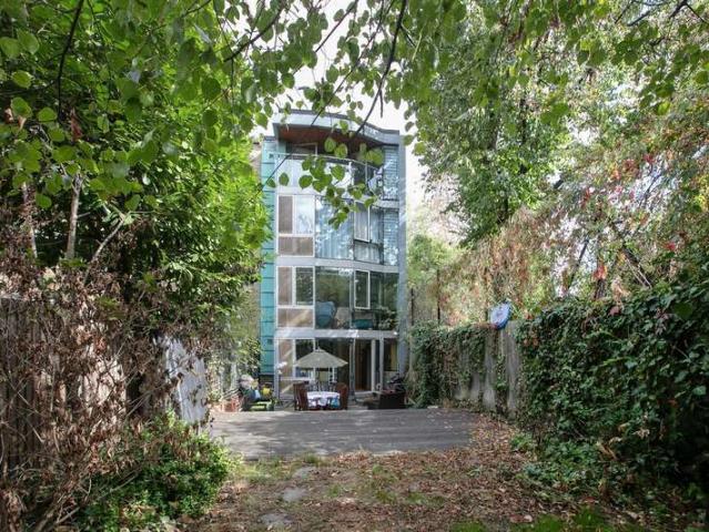 5 Bedroom End Of Terrace House