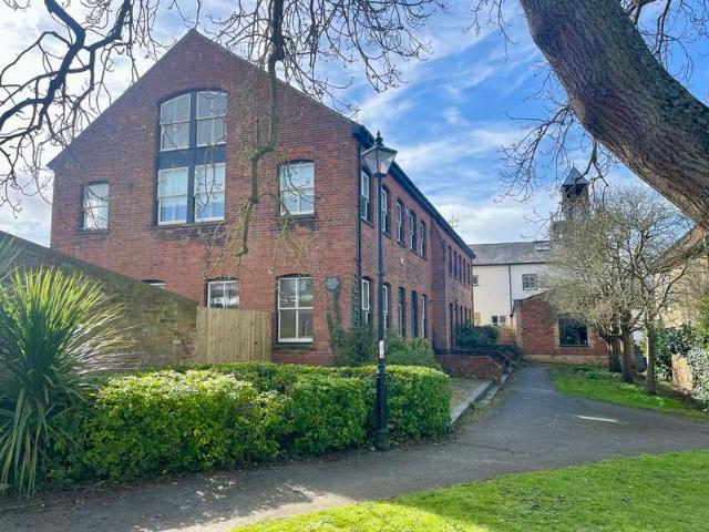 5 Bedroom End Of Terrace House