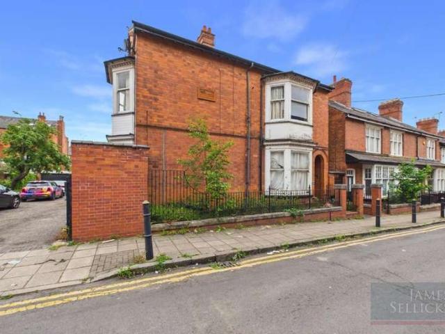 5 Bedroom End Of Terrace House