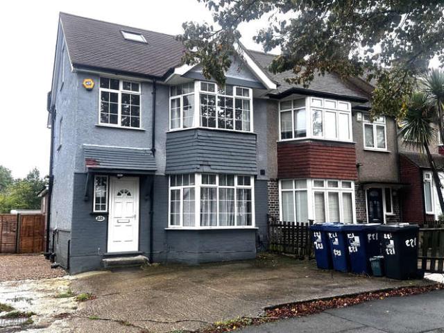 5 Bedroom End Of Terrace House