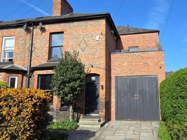5 Bedroom End Of Terrace House
