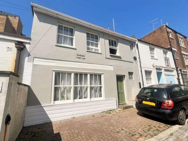 5 Bedroom End Of Terrace House
