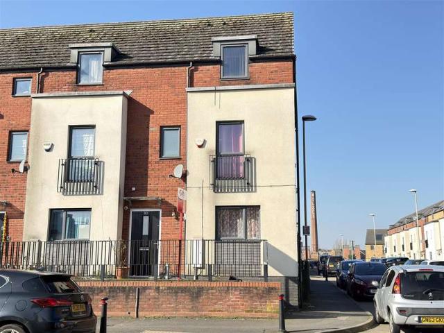5 Bedroom End Of Terrace House