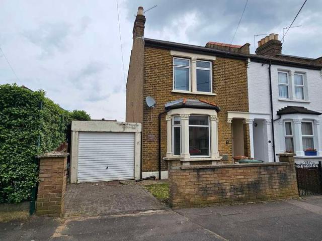5 Bedroom End Of Terrace House