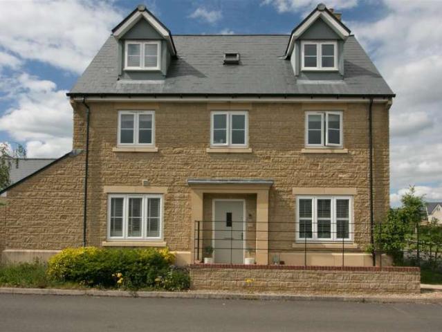 5 Bedroom End Of Terrace House