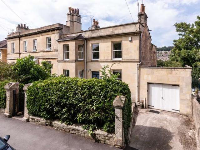 5 Bedroom End Of Terrace House