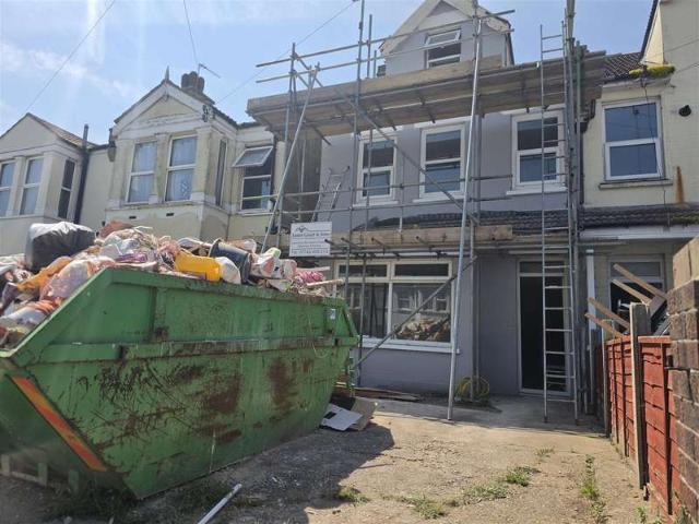 5 Bedroom End Of Terrace House