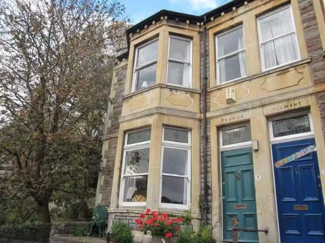 5 bedroom end of terrace house for rent in Cornwallis Avenue.