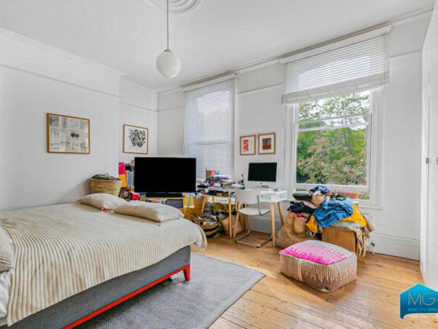 5 bedroom end of terrace house for rent in Blythwood Road, Stroud Green, London, N4
