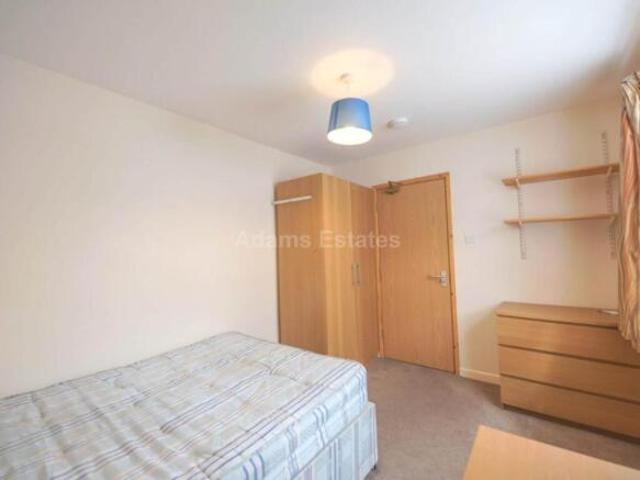 5 bedroom end of terrace house for rent in Blenheim Gardens, Reading, RG1